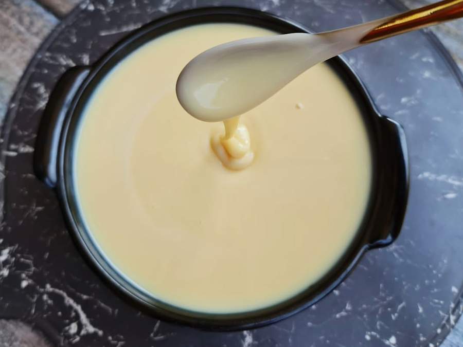 Leite condensado caseiro: doce sonho em 5 minutos